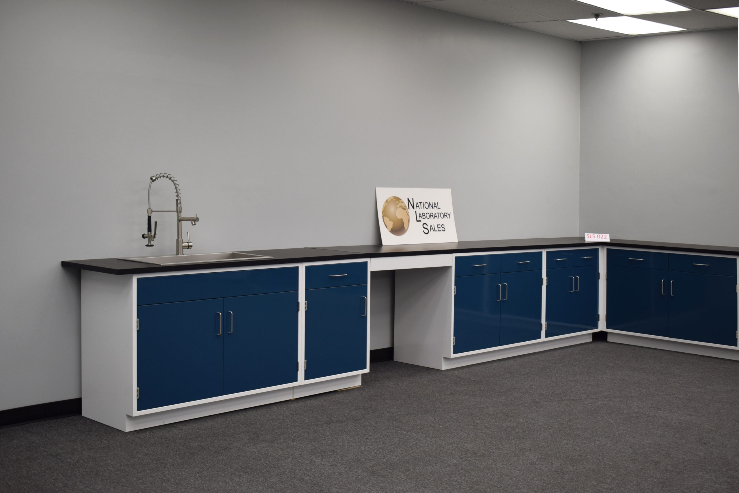 18' x 19' Fisher American Blue L-Shaped Laboratory Cabinets w/ Sink ...